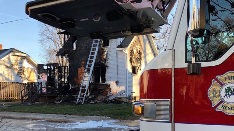 One dead in early morning Appleton house fire - Local News Network